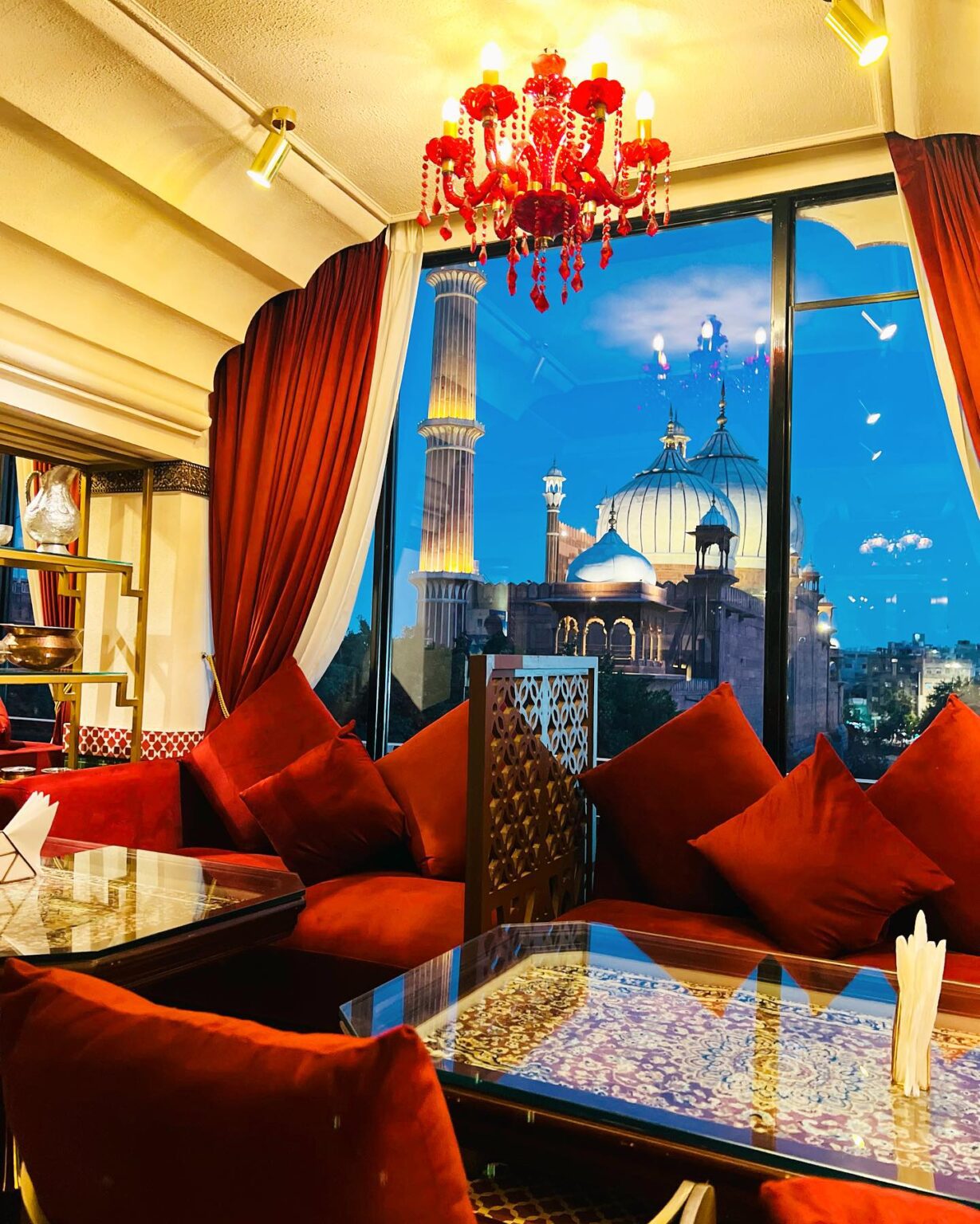 25 Restaurants & Cafés That Are Perfect For A Romantic Date in Delhi NCR