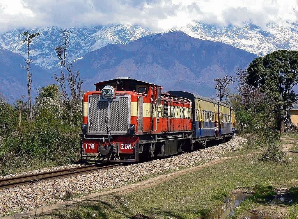 Beautiful Train Journeys in India: Coastal Wonders to Himalayan Peaks